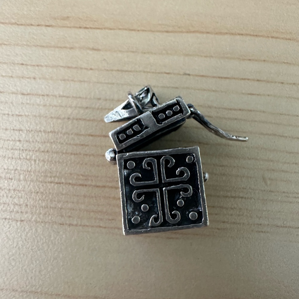 925 Sterling Silver Prayer Box Geometric Pendant Charm - Gem